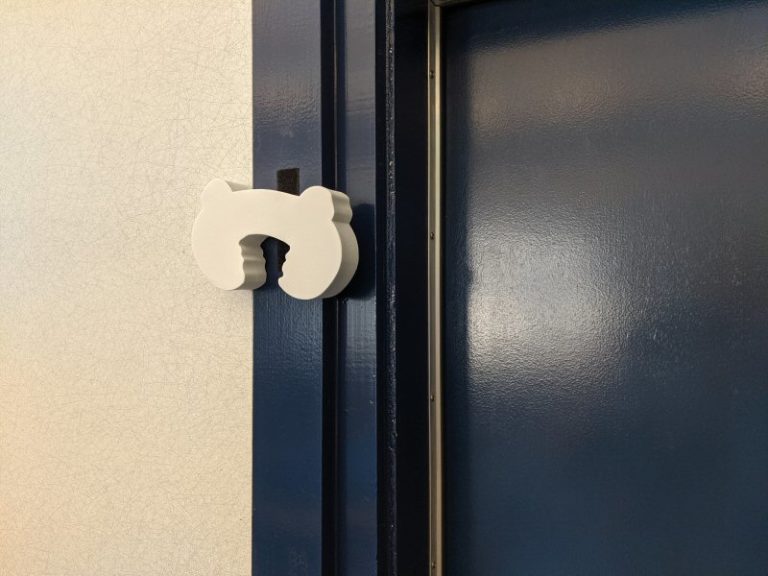 Lee.org » Blog Archive » Door Stoppers / Pinch Guards for Your Classroom